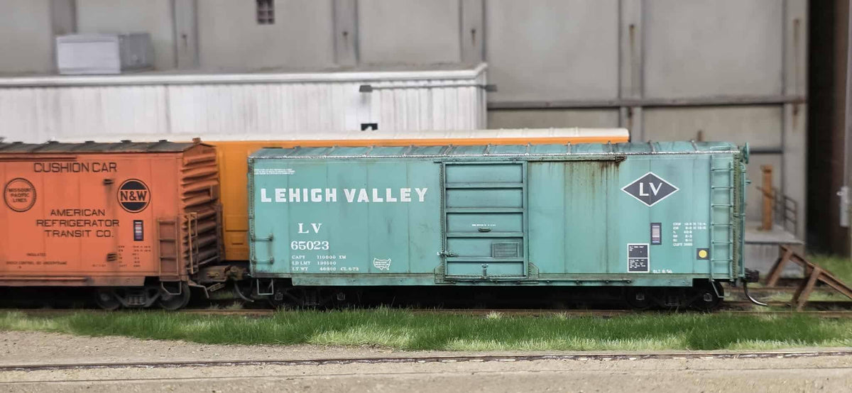 32027 Lehigh Valley USRE 40ft Boxcar PS-1 Version w/SR Roof – 3D Central