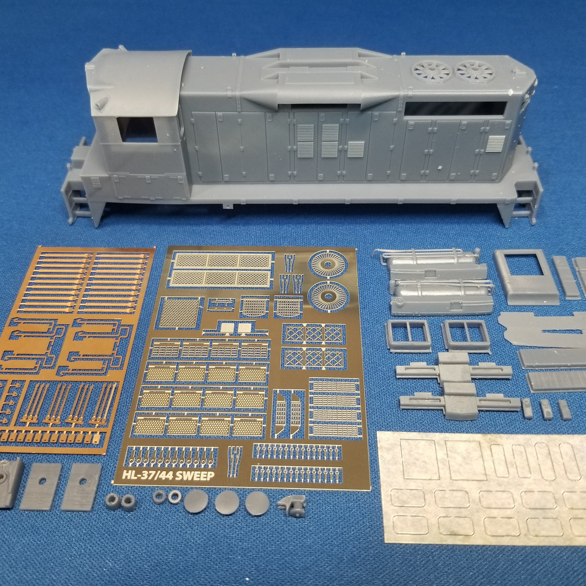HL-37 CNR SW1200RSm 'Sweep' Body Shell - (7100, 7102-7107) GS-413a & G ...